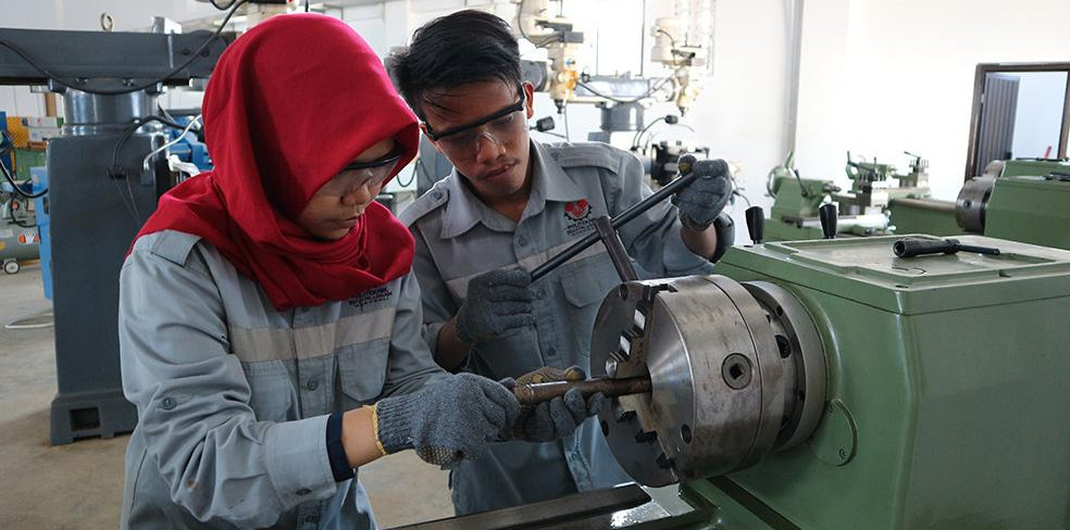 Improving digital skills for staff of Indonesian Polytechnic schools ...